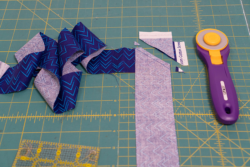 Squiggles Quilt Along Week 7 – Quilt Binding Tutorial – Christa Quilts